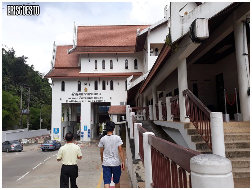 Travel Guide: How to Cross the Malaysian-Thai Border at Betong ...