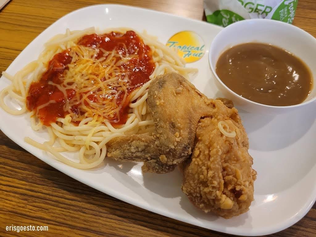 Trying the “Original Burger of the Philippines” @ Tropical Hut, Q Plaza ...