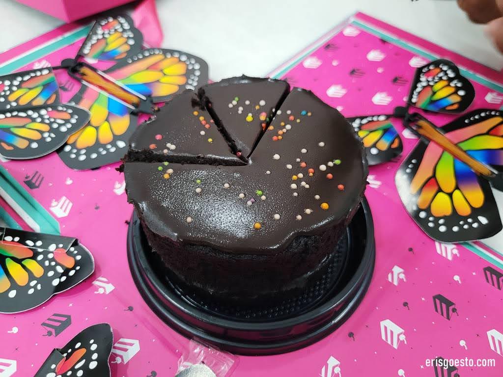 Review: Cake Explosion Gift Box by Cake Rush – Erisgoesto.com