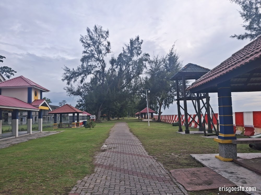 Pantai Kelanang, Banting – An Unexpected “Port Healing” – Eris Goes To