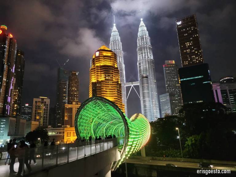 Saloma Link, KL – A Beautiful Bridge Connecting KLCC to Kampung Baru ...